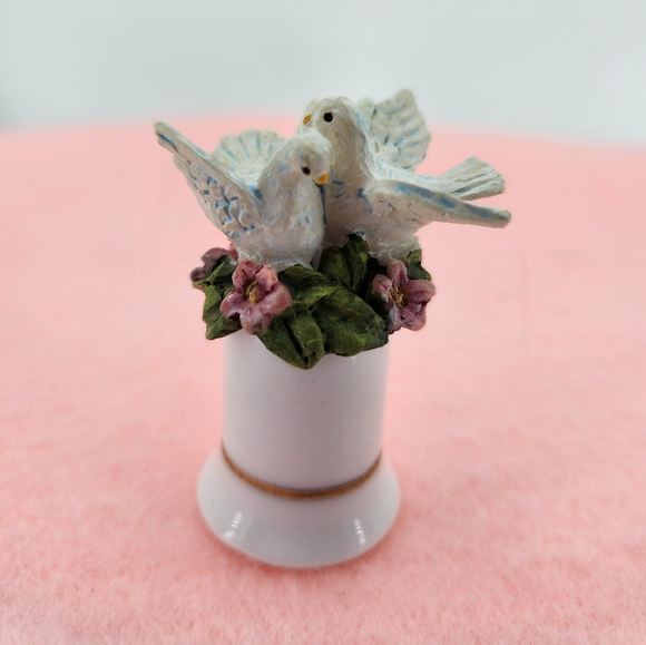 Avon | Accents | Vintage Avon Porcelain Thimble Doves 999 | Poshmark